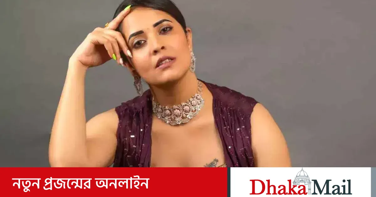‘আন্টি’ ডাকায় মামলার হুমকি অভিনেত্রীর