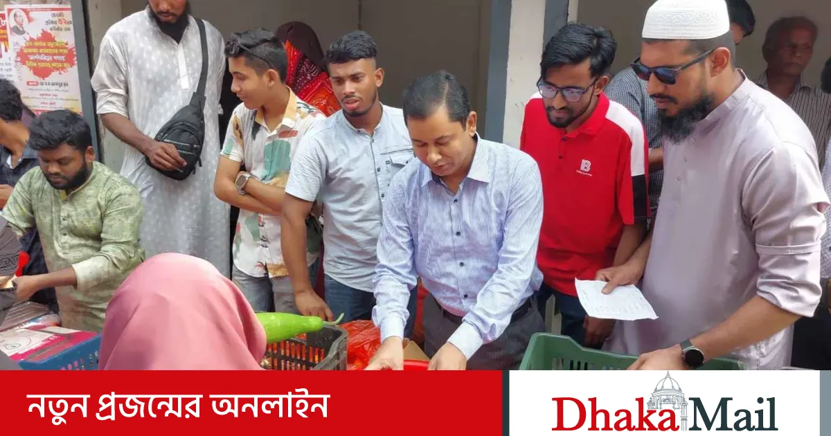সিন্ডিকেট ভাঙতে ঝালকাঠিতে কেনা দামে সবজি বিক্রি