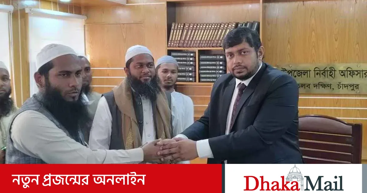 মতলব দক্ষিণে নবাগত ইউএনওর সঙ্গে হাতপাখার প্রার্থীর শুভেচ্ছা বিনিময়